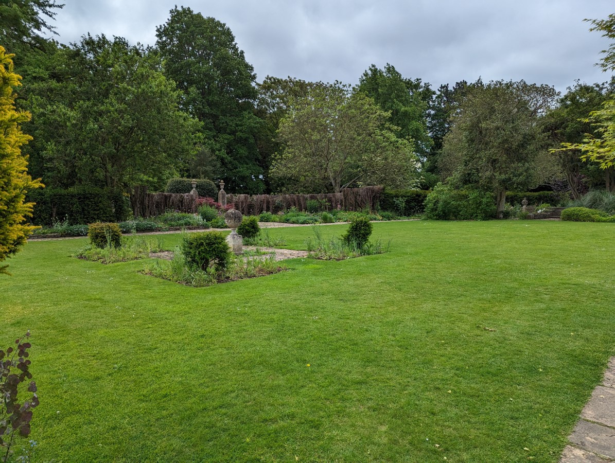 The Courts Garden - Garden | AccessAble