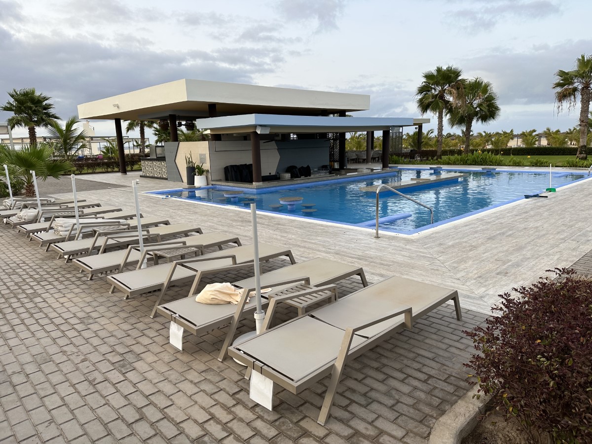RIU Palace Santa Maria - Outdoor Pool 5 (Murdeira Swim-Up Bar) | AccessAble