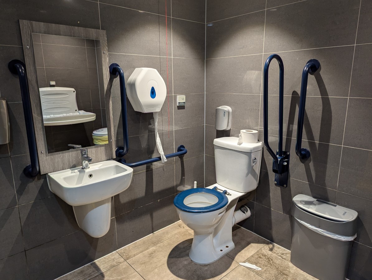 M61 - Rivington Services - Southbound - Euro Garages | AccessAble