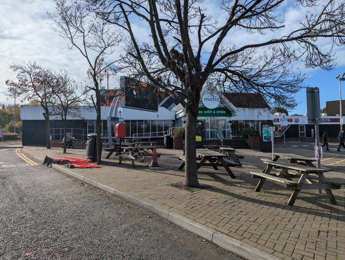 M62/A1(M) - Ferrybridge Services - Moto | AccessAble