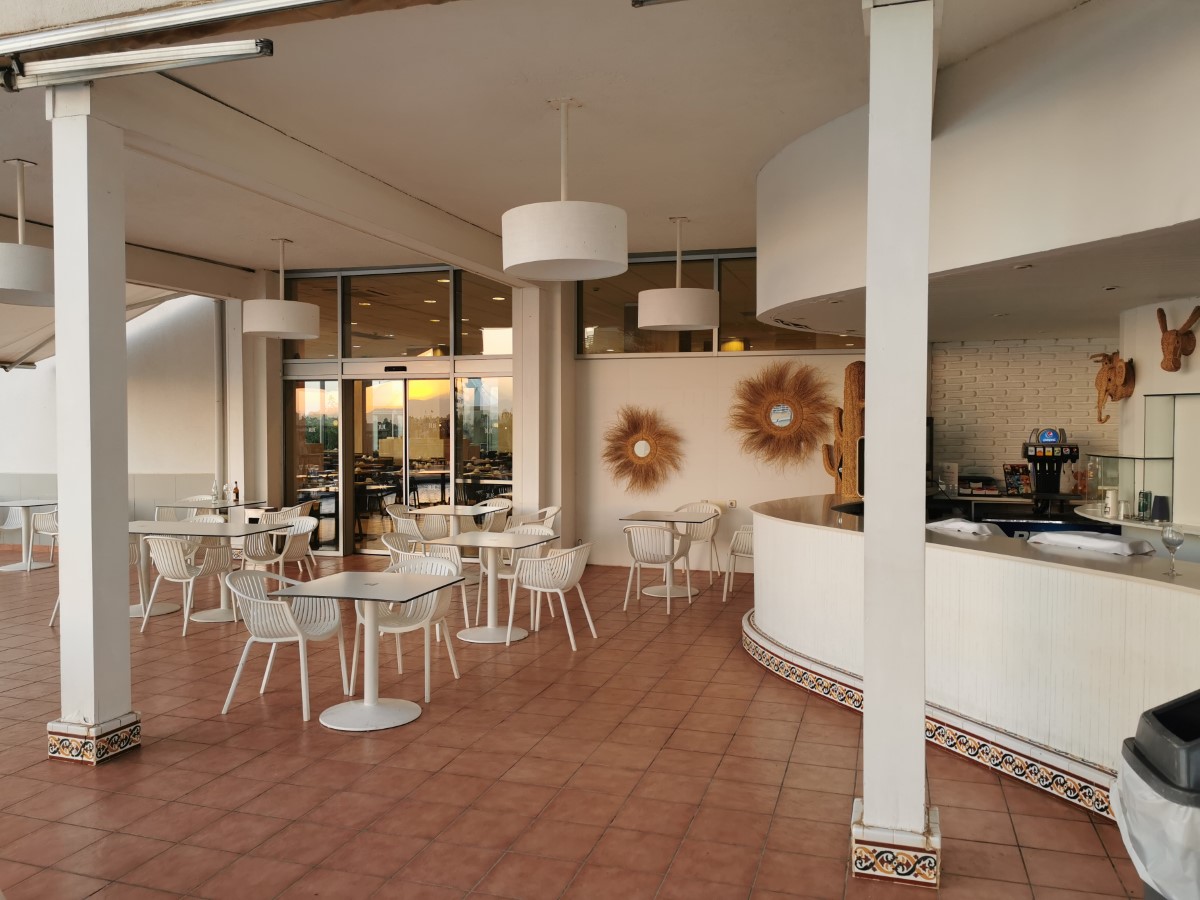 TUI BLUE Riviera - Pool Bar | AccessAble