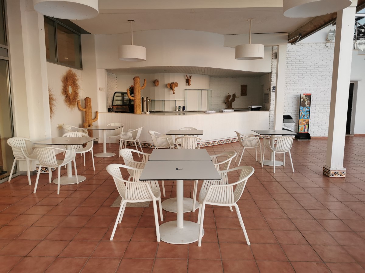 TUI BLUE Riviera - Pool Bar | AccessAble