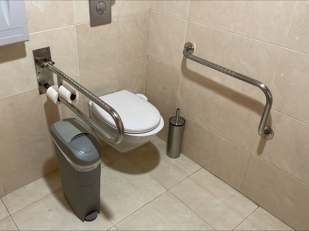 Barcelo Fuerteventura Mar - Toilets with Adaptations for Disabled ...